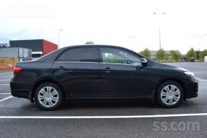 Melns Toyota Corolla 2012 Rīga, ar dzinēja tilpumu 1.60 L un nobraukumu 209 tūkst. km par 4500 €, foto 2 vietnē AUTOMOTO.COM.LV