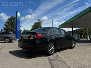 Black Toyota Corolla 2012 in Riga, with an engine capacity of 1.60 L and mileage of 195 thousand km for 4100 €, photo 4 on AUTOMOTO.COM.LV