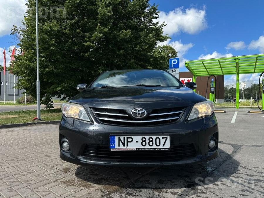 Black Toyota Corolla 2012 in Riga, with an engine capacity of 1.60 L and mileage of 195 thousand km for 4100 €, photo 6 on AUTOMOTO.COM.LV