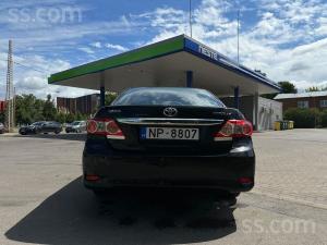 Black Toyota Corolla 2012 in Riga, with an engine capacity of 1.60 L and mileage of 195 thousand km for 4100 €, photo 7 on AUTOMOTO.COM.LV