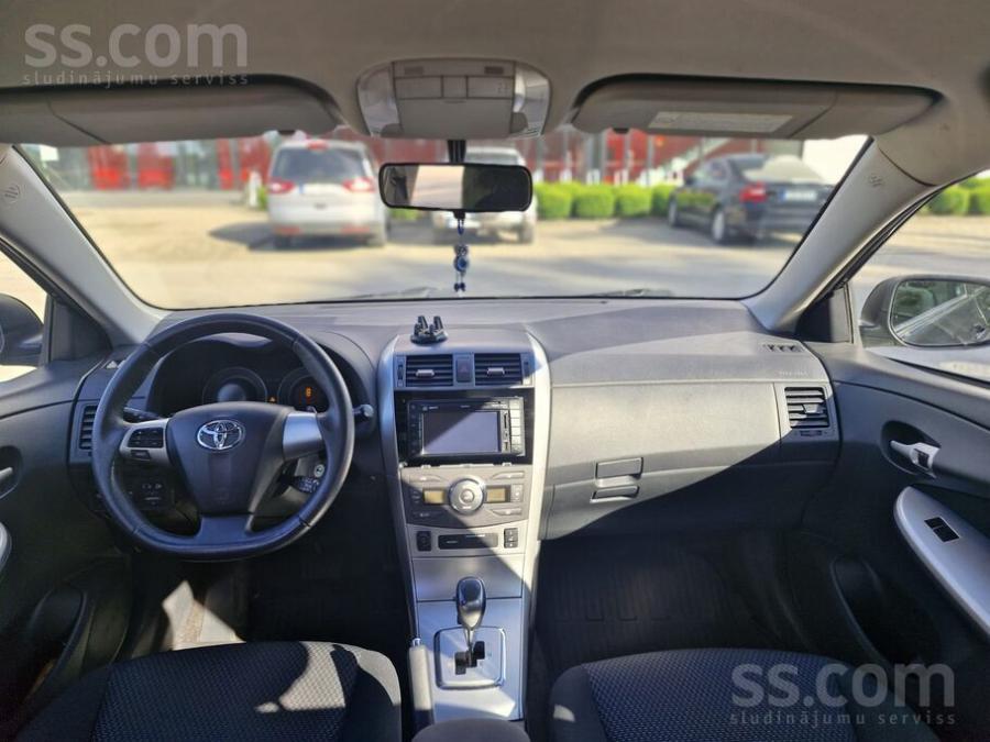 Black Toyota Corolla 2012 in Riga, with an engine capacity of 1.60 L and mileage of 195 thousand km for 4100 €, photo 10 on AUTOMOTO.COM.LV