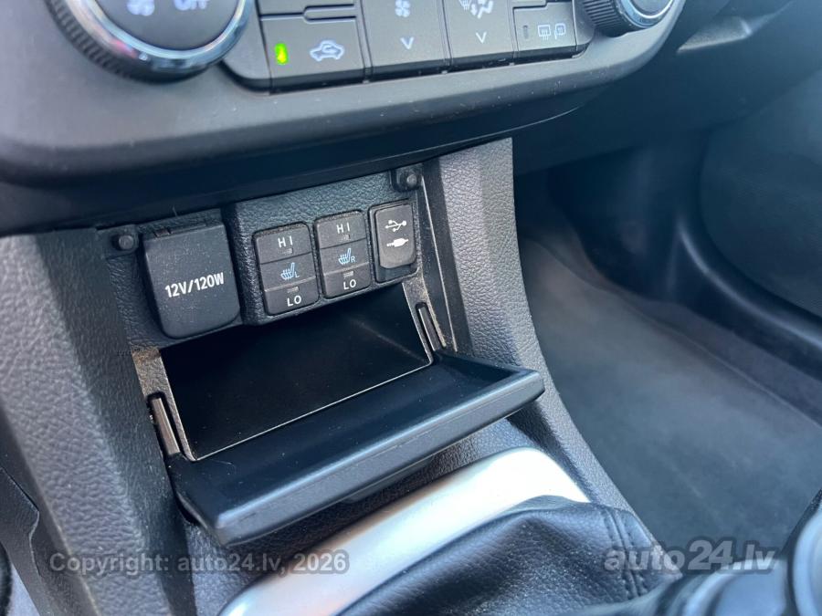Melns Toyota Corolla 2013 Paide, ar dzinēja tilpumu 1.60 L un nobraukumu 100 tūkst. km par 8999 €, foto 18 vietnē AUTOMOTO.COM.LV