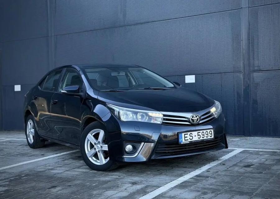 Black Toyota Corolla 2013 in Riga, with an engine capacity of 1.60 L and mileage of 139 thousand km for 7550 €, photo 5 on AUTOMOTO.COM.LV