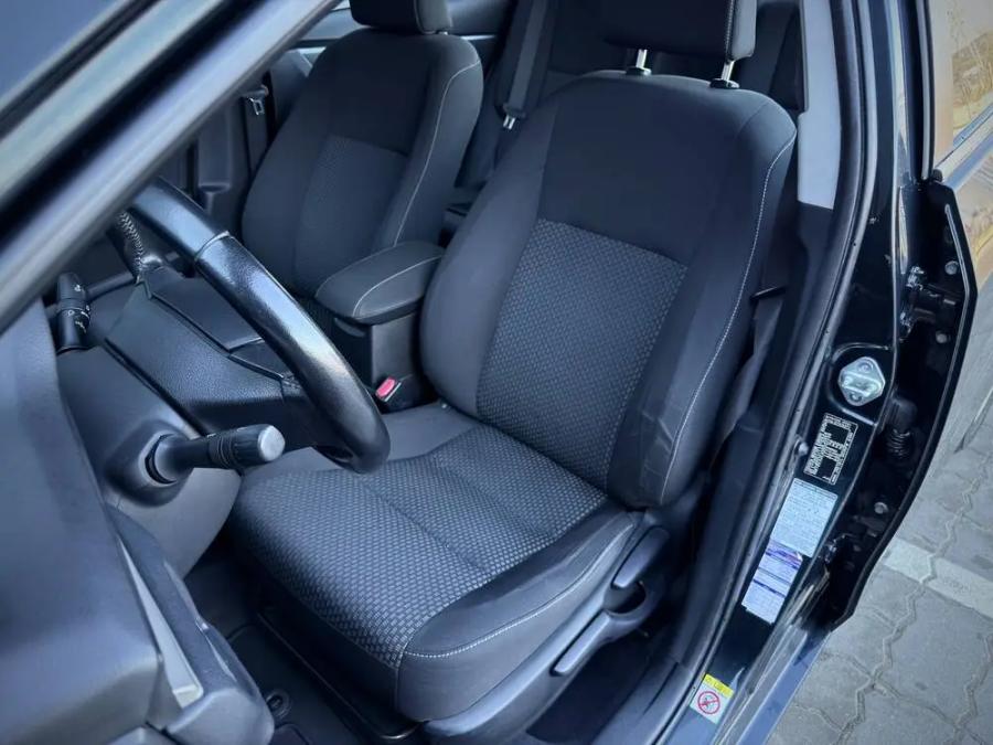 Black Toyota Corolla 2013 in Riga, with an engine capacity of 1.60 L and mileage of 139 thousand km for 7550 €, photo 10 on AUTOMOTO.COM.LV