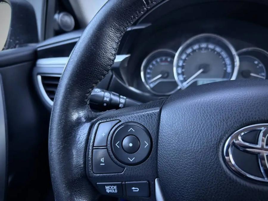 Black Toyota Corolla 2013 in Riga, with an engine capacity of 1.60 L and mileage of 139 thousand km for 7550 €, photo 13 on AUTOMOTO.COM.LV