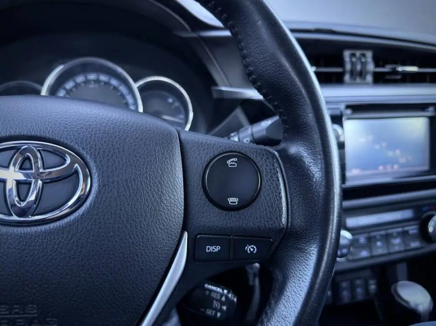 Black Toyota Corolla 2013 in Riga, with an engine capacity of 1.60 L and mileage of 139 thousand km for 7550 €, photo 14 on AUTOMOTO.COM.LV