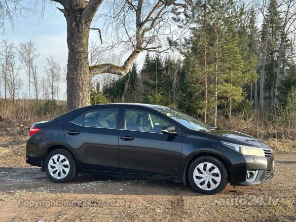 Black Toyota Corolla 2014 in Tallinn, with an engine capacity of 1.60 L and mileage of 210 thousand km for 8800 €, photo 3 on AUTOMOTO.COM.LV