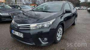 Black Toyota Corolla 2015 in Riga, with an engine capacity of 1.60 L and mileage of 273 thousand km for 6390 €, photo 2 on AUTOMOTO.COM.LV