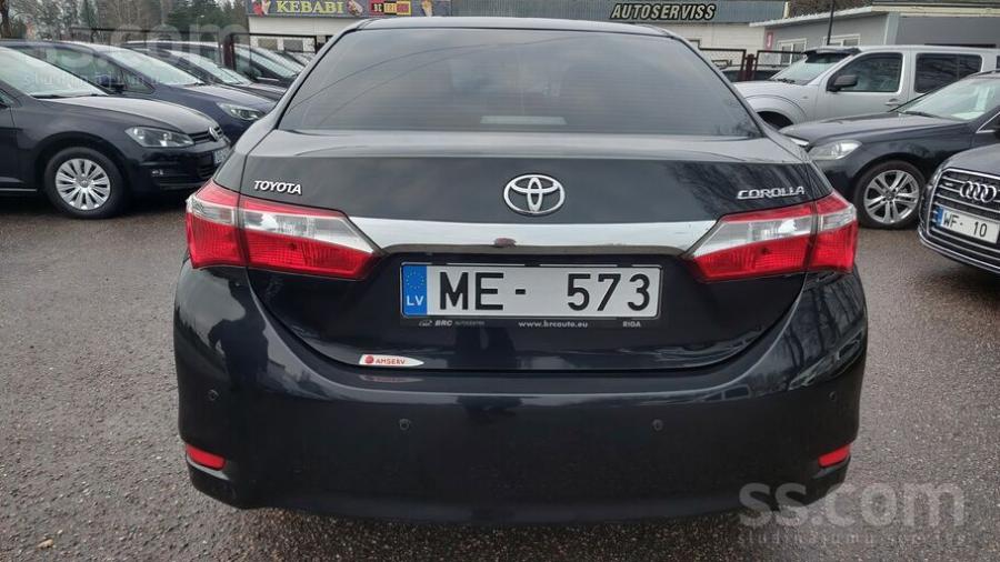 Black Toyota Corolla 2015 in Riga, with an engine capacity of 1.60 L and mileage of 273 thousand km for 6390 €, photo 14 on AUTOMOTO.COM.LV