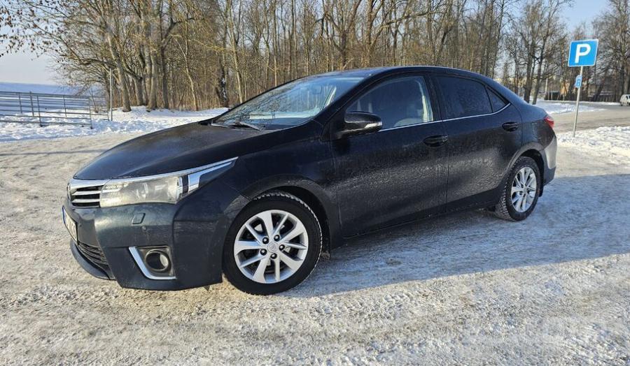 Melns Toyota Corolla 2015 Rīga, ar dzinēja tilpumu 1.60 L un nobraukumu 148 tūkst. km par 8200 €, foto 1 vietnē AUTOMOTO.COM.LV