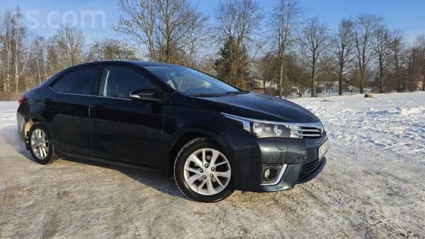 Black Toyota Corolla 2015 in Riga, with an engine capacity of 1.60 L and mileage of 148 thousand km for 8200 €, photo 6 on AUTOMOTO.COM.LV