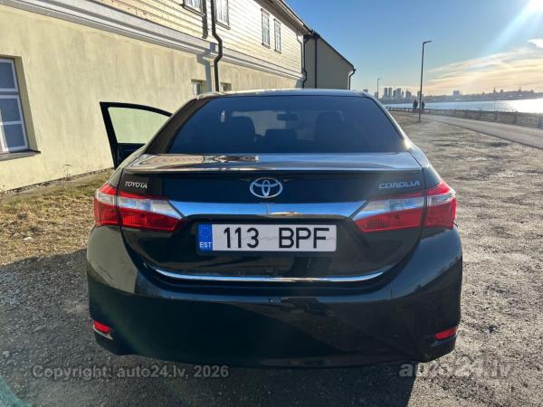 Black Toyota Corolla 2015 in Tallinn, with an engine capacity of 1.60 L and mileage of 172 thousand km for 9000 €, photo 3 on AUTOMOTO.COM.LV