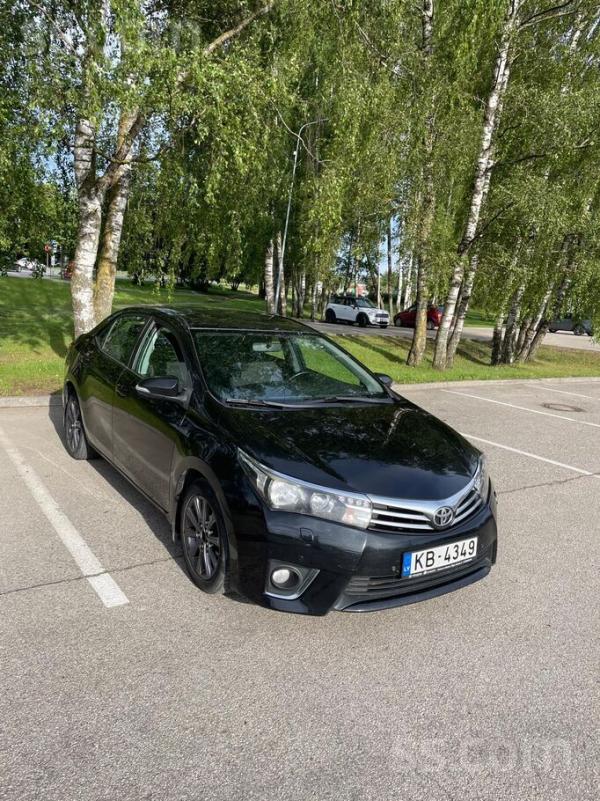 Black Toyota Corolla 2015 in Riga, with an engine capacity of 1.60 L and mileage of 429 thousand km for 4690 €, photo 1 on AUTOMOTO.COM.LV