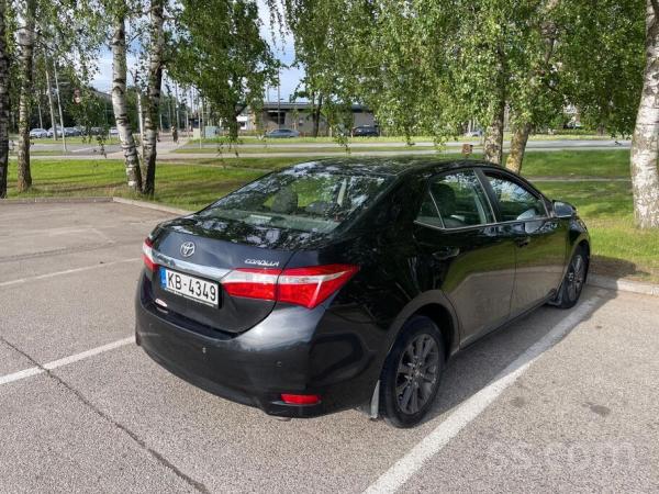 Black Toyota Corolla 2015 in Riga, with an engine capacity of 1.60 L and mileage of 429 thousand km for 4690 €, photo 4 on AUTOMOTO.COM.LV