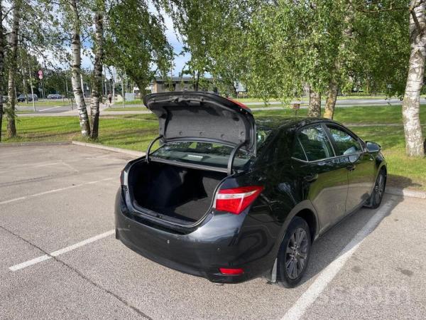 Black Toyota Corolla 2015 in Riga, with an engine capacity of 1.60 L and mileage of 429 thousand km for 4690 €, photo 5 on AUTOMOTO.COM.LV