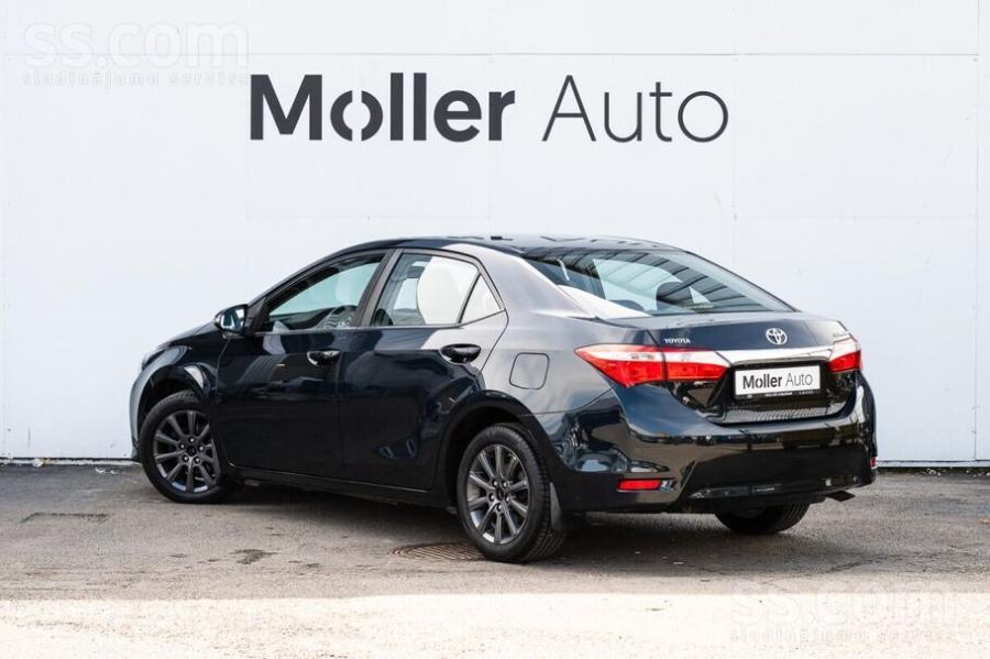 Black Toyota Corolla 2015 in Riga, with an engine capacity of 1.60 L and mileage of 181 thousand km for 7650 €, photo 4 on AUTOMOTO.COM.LV