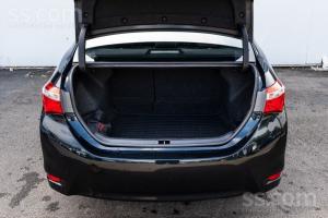 Black Toyota Corolla 2015 in Riga, with an engine capacity of 1.60 L and mileage of 181 thousand km for 7650 €, photo 9 on AUTOMOTO.COM.LV