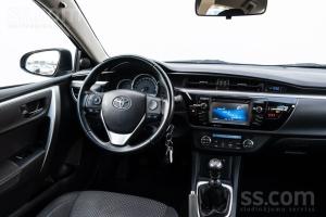 Black Toyota Corolla 2015 in Riga, with an engine capacity of 1.60 L and mileage of 181 thousand km for 7650 €, photo 11 on AUTOMOTO.COM.LV