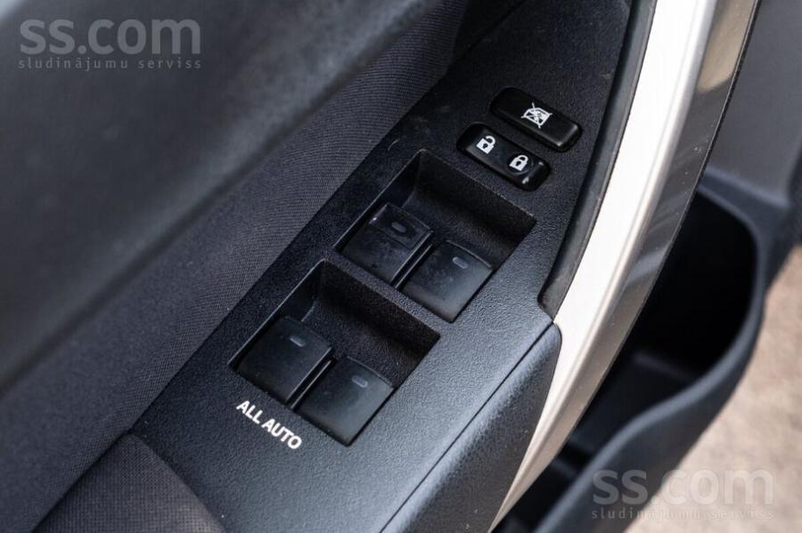 Black Toyota Corolla 2015 in Riga, with an engine capacity of 1.60 L and mileage of 181 thousand km for 7650 €, photo 12 on AUTOMOTO.COM.LV