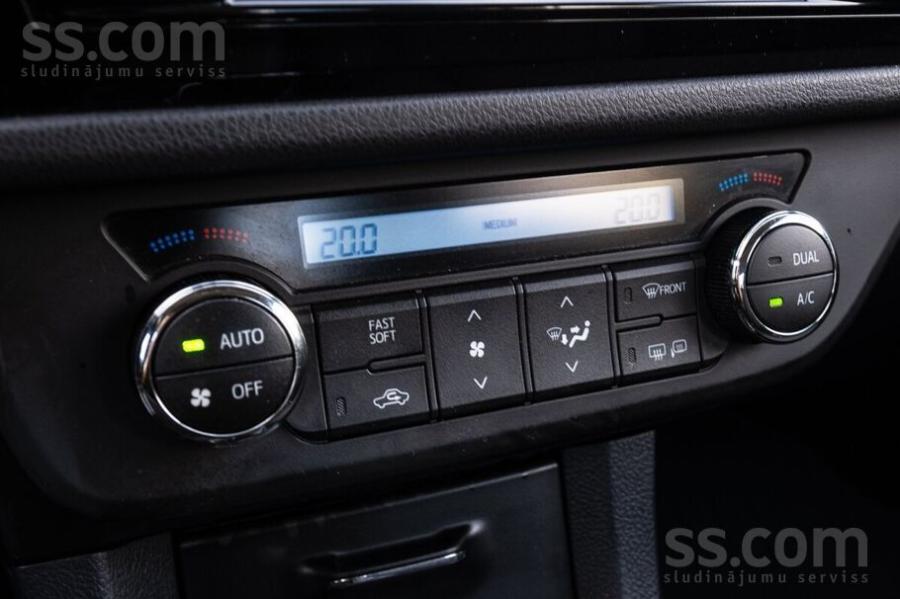 Black Toyota Corolla 2015 in Riga, with an engine capacity of 1.60 L and mileage of 181 thousand km for 7650 €, photo 17 on AUTOMOTO.COM.LV