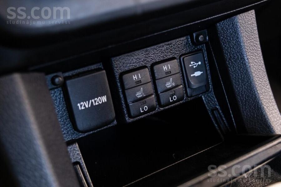 Black Toyota Corolla 2015 in Riga, with an engine capacity of 1.60 L and mileage of 181 thousand km for 7650 €, photo 18 on AUTOMOTO.COM.LV
