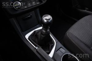 Black Toyota Corolla 2015 in Riga, with an engine capacity of 1.60 L and mileage of 181 thousand km for 7650 €, photo 19 on AUTOMOTO.COM.LV