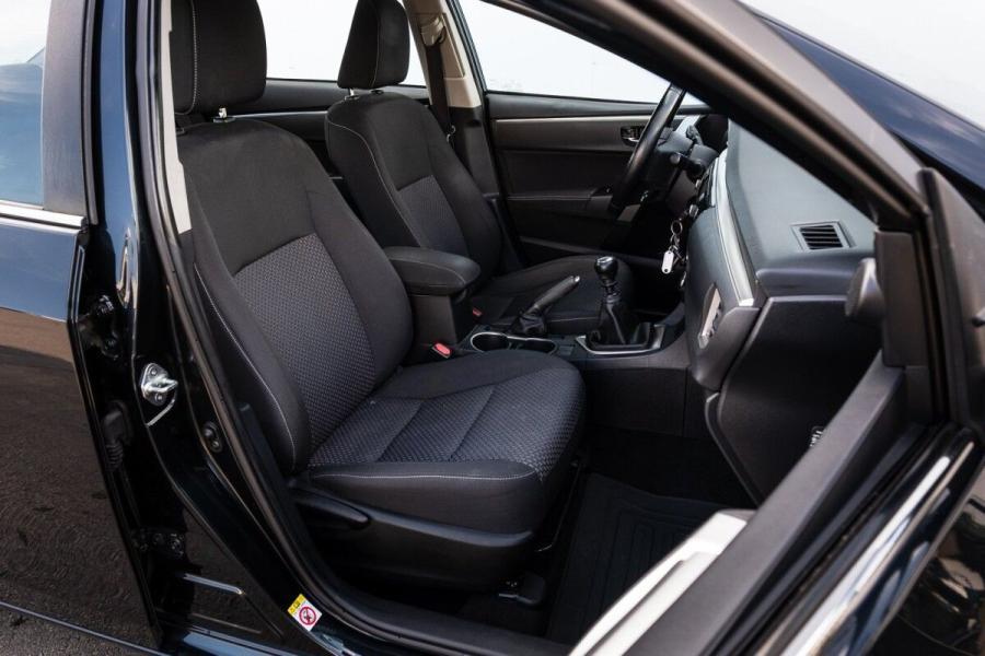 Melns Toyota Corolla 2015 Rīga, ar dzinēja tilpumu 1.60 L un nobraukumu 181 tūkst. km par 7650 €, foto 7 vietnē AUTOMOTO.COM.LV