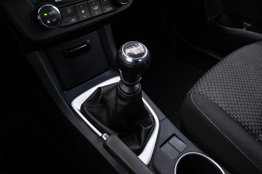 Melns Toyota Corolla 2015 Rīga, ar dzinēja tilpumu 1.60 L un nobraukumu 181 tūkst. km par 7650 €, foto 19 vietnē AUTOMOTO.COM.LV