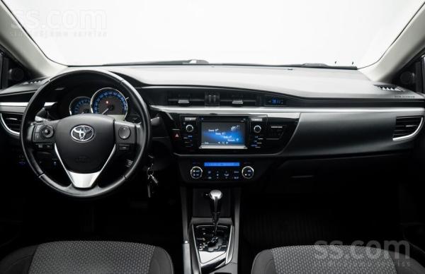 Black Toyota Corolla 2015 in Tallinn, with an engine capacity of 1.60 L and mileage of 100 thousand km for 10999 €, photo 2 on AUTOMOTO.COM.LV