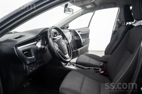 Black Toyota Corolla 2015 in Tallinn, with an engine capacity of 1.60 L and mileage of 100 thousand km for 10999 €, photo 9 on AUTOMOTO.COM.LV