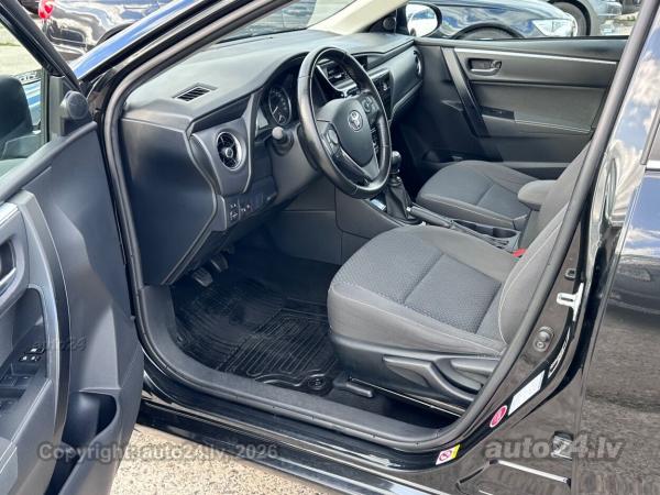 Toyota Corolla 2015 Tartu vietnē Melns Toyota Corolla 2015 Tartu, ar dzinēja tilpumu 1.60 L un nobraukumu 177 tūkst. km par 8950 €, foto 5 vietnē AUTOMOTO.COM.LV