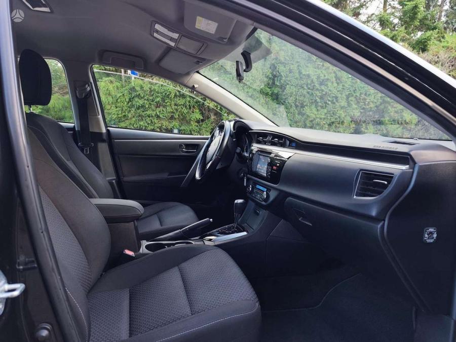 Melns Toyota Corolla 2015 Anykščiai, ar dzinēja tilpumu 1.60 L un nobraukumu 140 tūkst. km par 8450 €, foto 7 vietnē AUTOMOTO.COM.LV