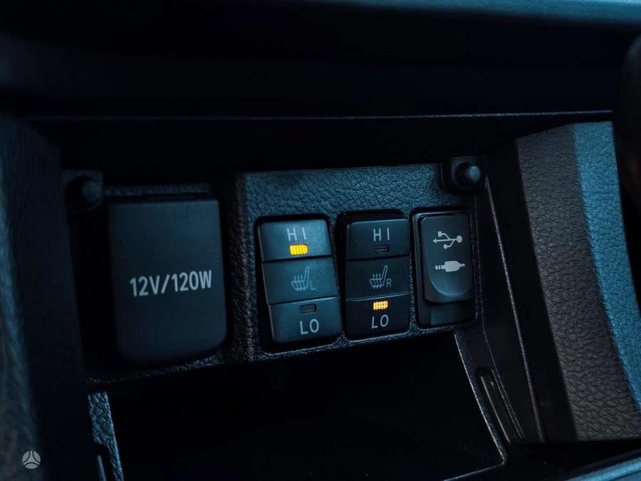 Melns Toyota Corolla 2015 Anykščiai, ar dzinēja tilpumu 1.60 L un nobraukumu 140 tūkst. km par 8450 €, foto 12 vietnē AUTOMOTO.COM.LV