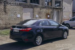 Black Toyota Corolla 2015 in Riga, with an engine capacity of 1.60 L and mileage of 150 thousand km for 8500 €, photo 3 on AUTOMOTO.COM.LV