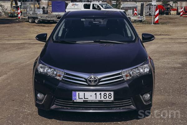Black Toyota Corolla 2015 in Riga, with an engine capacity of 1.60 L and mileage of 150 thousand km for 8500 €, photo 4 on AUTOMOTO.COM.LV
