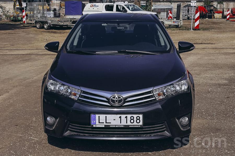 Black Toyota Corolla 2015 in Riga, with an engine capacity of 1.60 L and mileage of 150 thousand km for 8500 €, photo 4 on AUTOMOTO.COM.LV