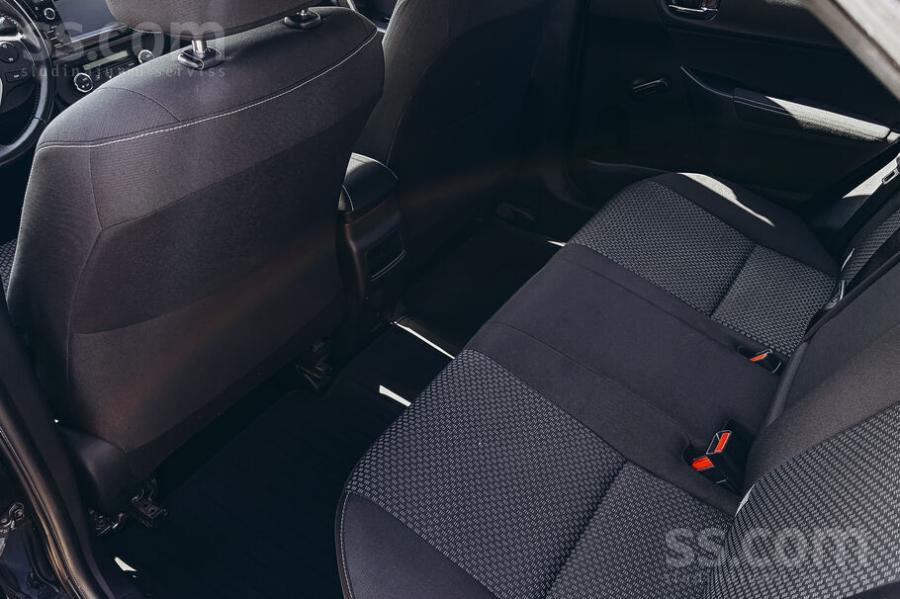 Black Toyota Corolla 2015 in Riga, with an engine capacity of 1.60 L and mileage of 150 thousand km for 8500 €, photo 8 on AUTOMOTO.COM.LV