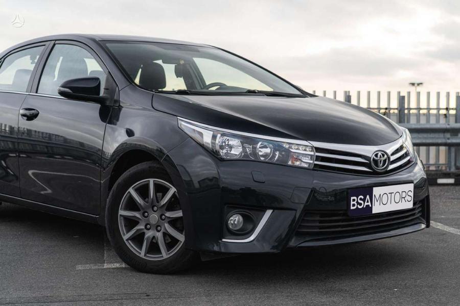 Black Toyota Corolla 2016 in Vilnius, with an engine capacity of 1.60 L and mileage of 118 thousand km for 8399 €, photo 4 on AUTOMOTO.COM.LV