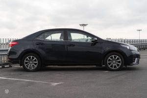 Black Toyota Corolla 2016 in Vilnius, with an engine capacity of 1.60 L and mileage of 118 thousand km for 8399 €, photo 6 on AUTOMOTO.COM.LV