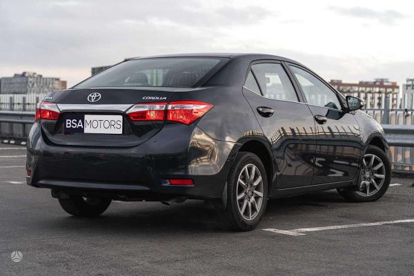 Black Toyota Corolla 2016 in Vilnius, with an engine capacity of 1.60 L and mileage of 118 thousand km for 8399 €, photo 7 on AUTOMOTO.COM.LV