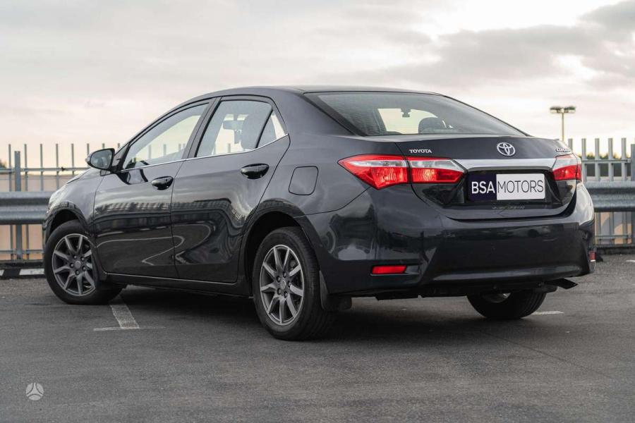 Black Toyota Corolla 2016 in Vilnius, with an engine capacity of 1.60 L and mileage of 118 thousand km for 8399 €, photo 11 on AUTOMOTO.COM.LV