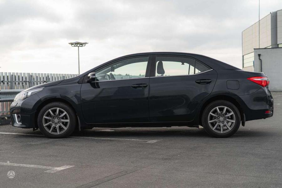 Black Toyota Corolla 2016 in Vilnius, with an engine capacity of 1.60 L and mileage of 118 thousand km for 8399 €, photo 13 on AUTOMOTO.COM.LV