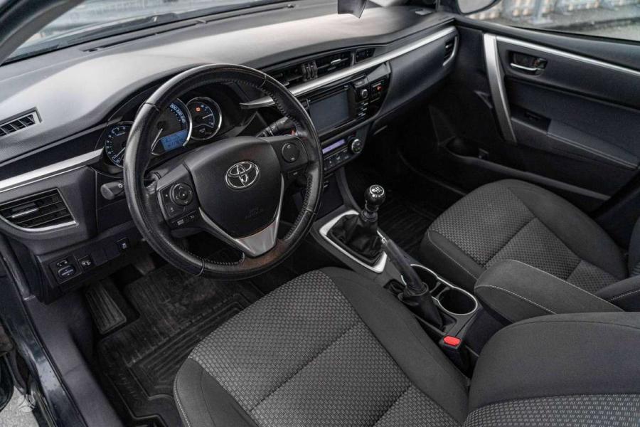 Black Toyota Corolla 2016 in Vilnius, with an engine capacity of 1.60 L and mileage of 118 thousand km for 8399 €, photo 18 on AUTOMOTO.COM.LV