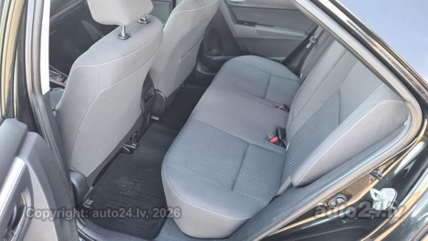 Black Toyota Corolla 2016 in Tartu, with an engine capacity of 1.60 L and mileage of 268 thousand km for 6990 €, photo 6 on AUTOMOTO.COM.LV