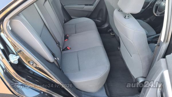Black Toyota Corolla 2016 in Tartu, with an engine capacity of 1.60 L and mileage of 268 thousand km for 6990 €, photo 7 on AUTOMOTO.COM.LV