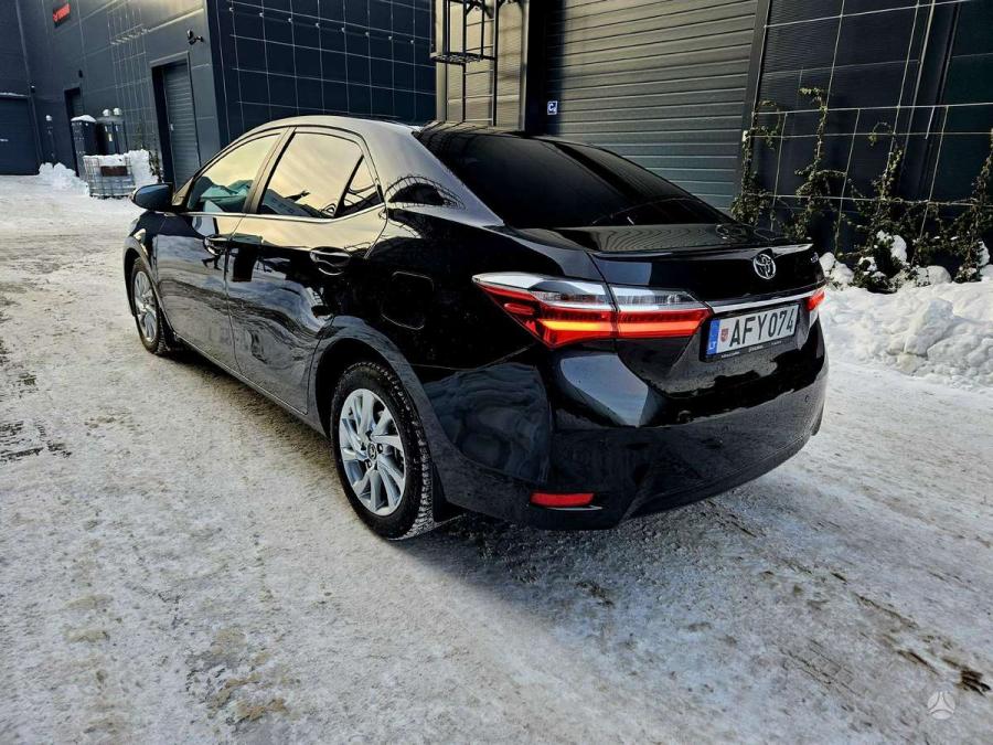 Melns Toyota Corolla 2017 Klaipėda, ar dzinēja tilpumu 1.60 L un nobraukumu 190 tūkst. km par 12000 €, foto 3 vietnē AUTOMOTO.COM.LV