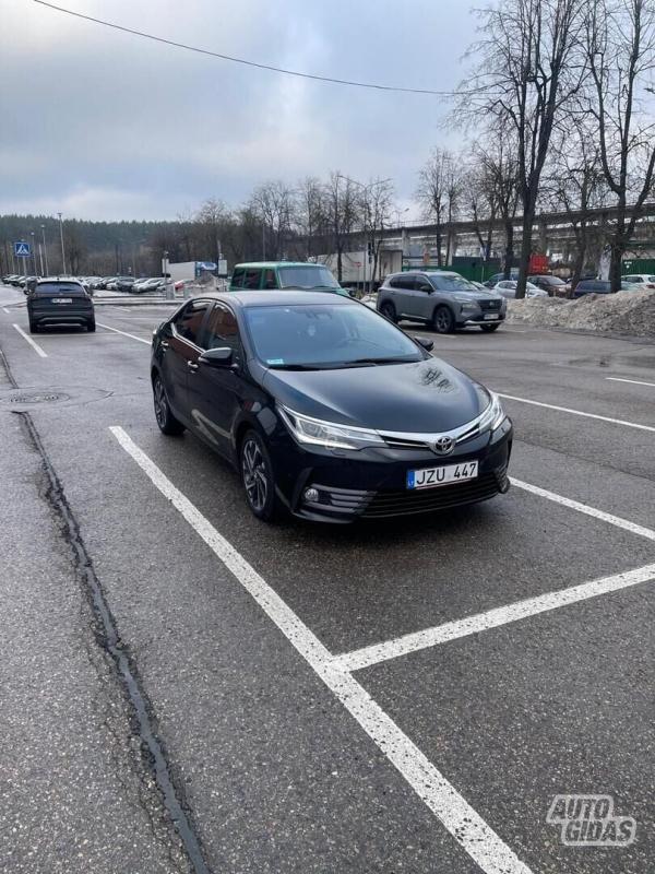 Melns Toyota Corolla 2017 Viļņa, ar dzinēja tilpumu 1.60 L un nobraukumu 104 tūkst. km par 14900 €, foto 1 vietnē AUTOMOTO.COM.LV