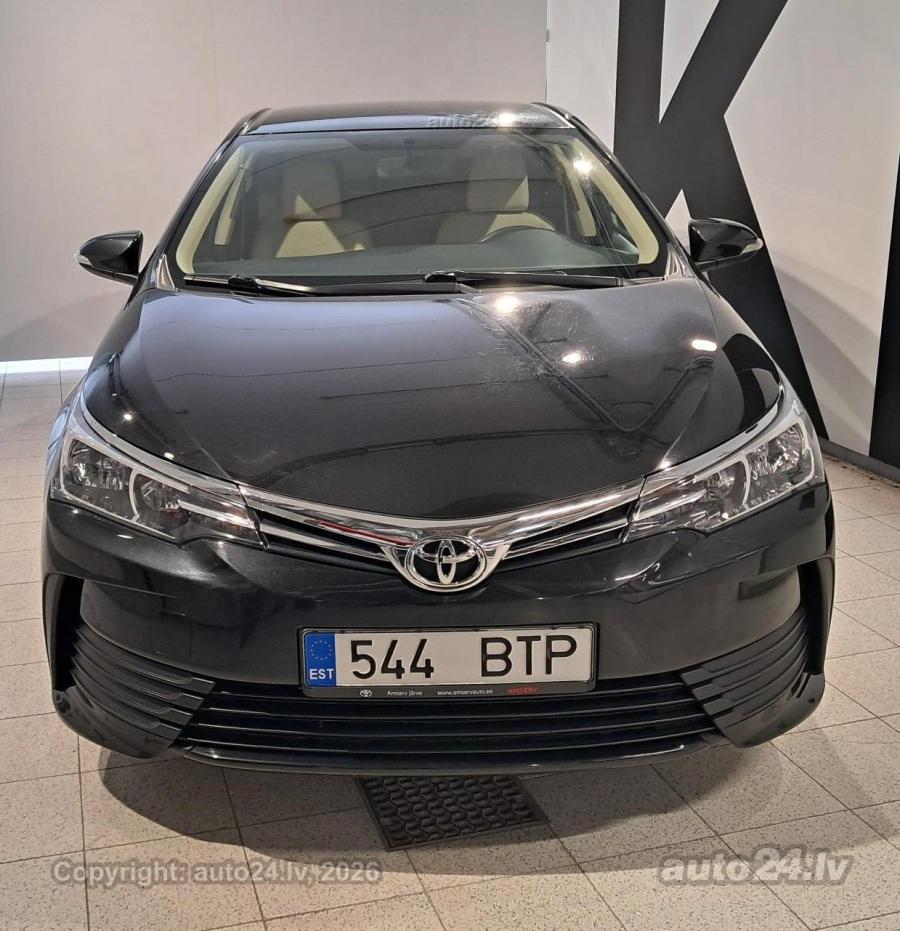 Black Toyota Corolla 2017 in Narva, with an engine capacity of 1.60 L and mileage of 48 thousand km for 11490 €, photo 5 on AUTOMOTO.COM.LV