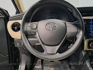 Black Toyota Corolla 2017 in Narva, with an engine capacity of 1.60 L and mileage of 48 thousand km for 11490 €, photo 13 on AUTOMOTO.COM.LV