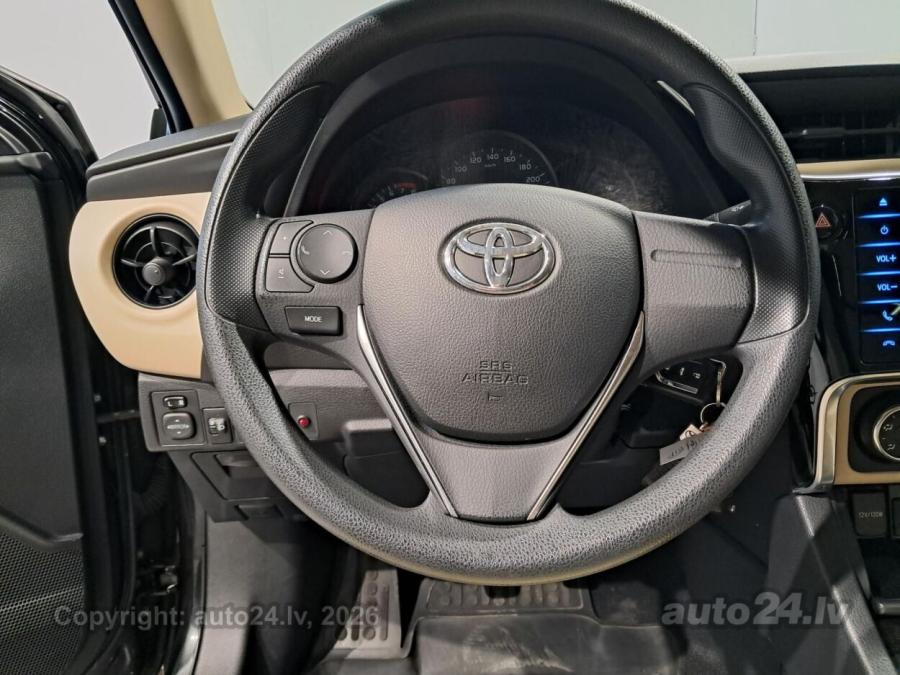 Black Toyota Corolla 2017 in Narva, with an engine capacity of 1.60 L and mileage of 48 thousand km for 11490 €, photo 13 on AUTOMOTO.COM.LV